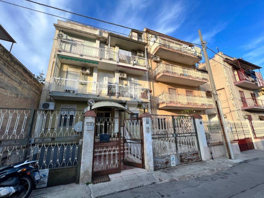 Vendita Appartamento Palermo. Trilocale in via Altarello 249. Buono ...
