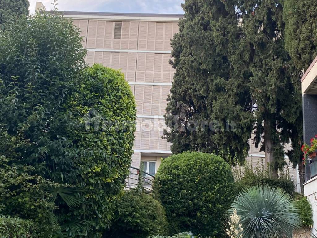 Renda Apartamento Gardone Riviera. Apartamento T2 em via al Vittoriale ...