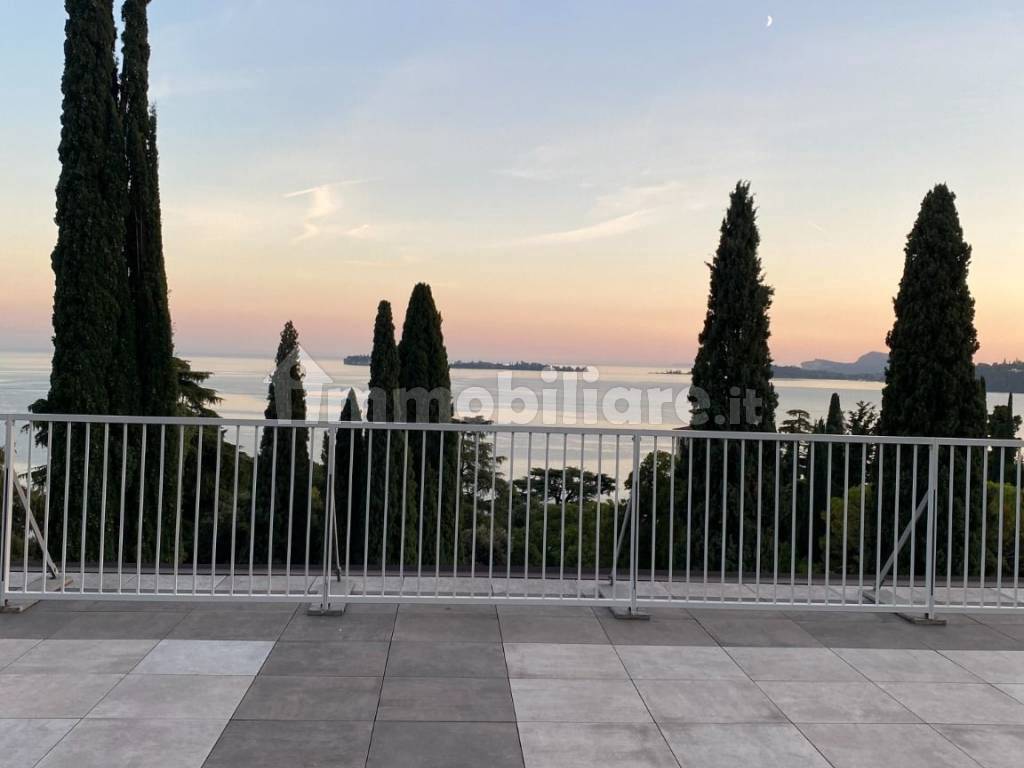 Renda Apartamento Gardone Riviera. Apartamento T2 em via al Vittoriale ...