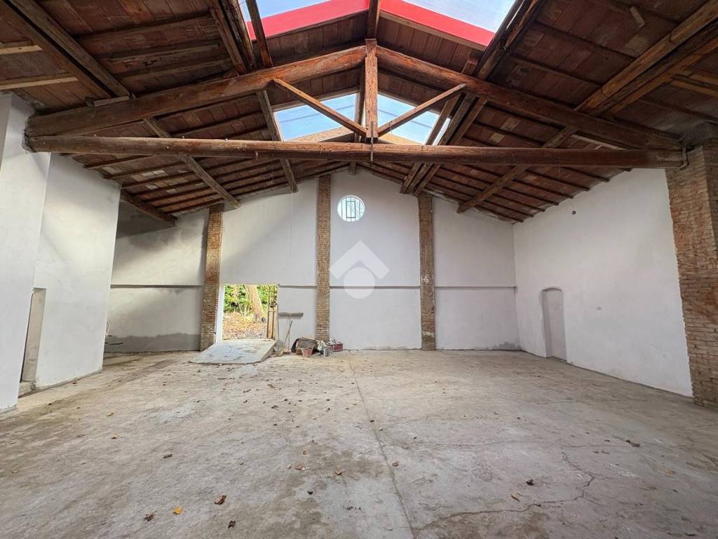 Laboratorio via risorgimento 59, Prato, Rif. 124776531 - Immobiliare.it