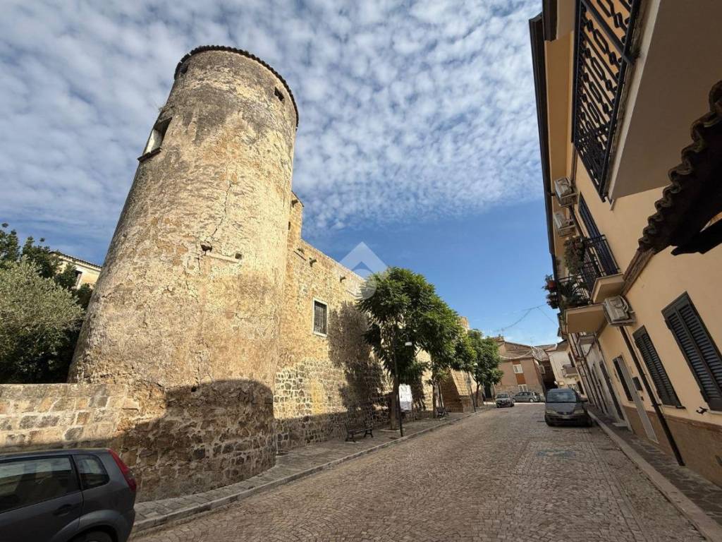 Vendita Appartamento in via De Carles 10. Puglianello. Buono stato ...