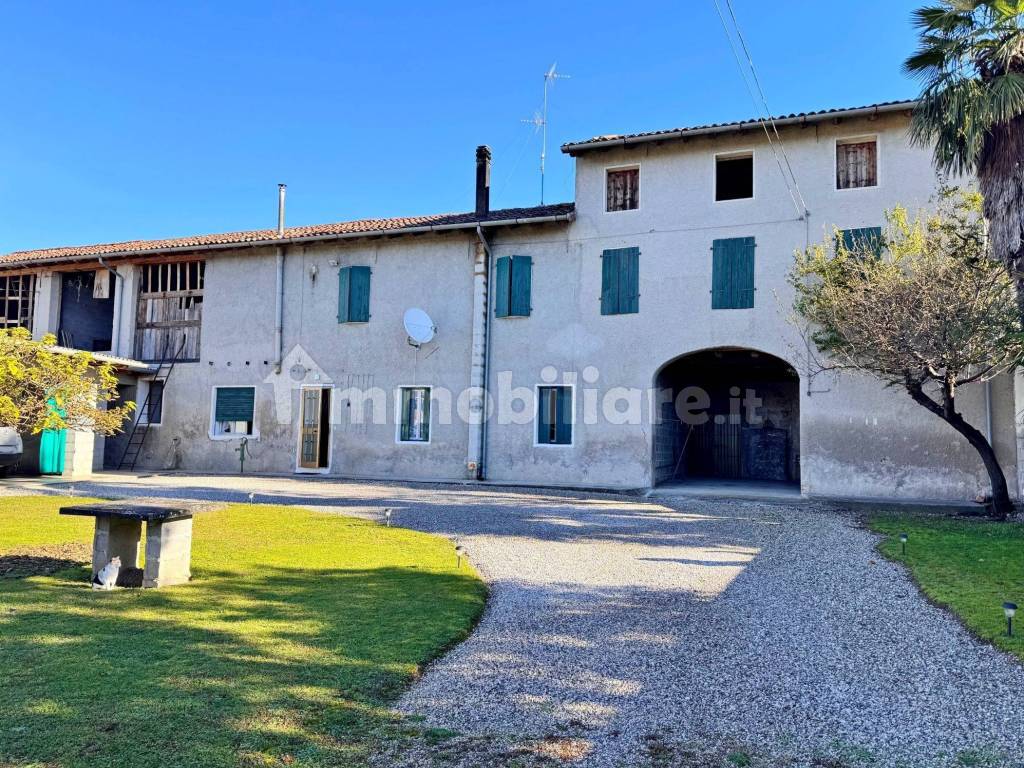 Vendita Rustico in via della Villa 53 Valvasone Arzene. Buono stato ...