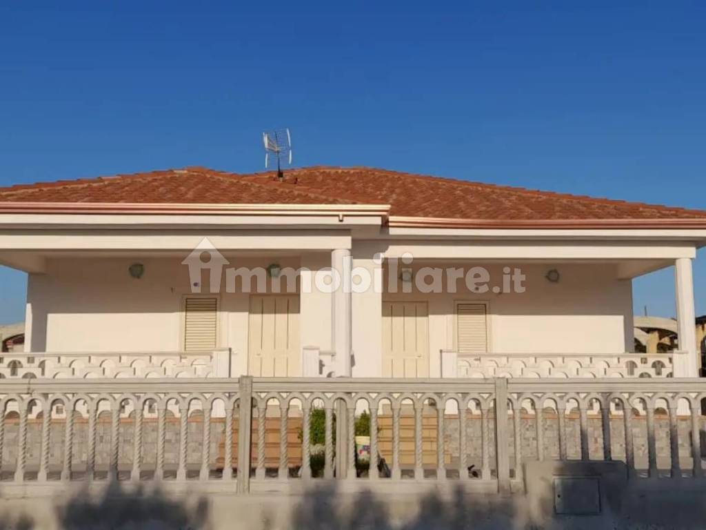 Sale Terraced house in via Parigi Cutro. New, independent heating, 75 ...