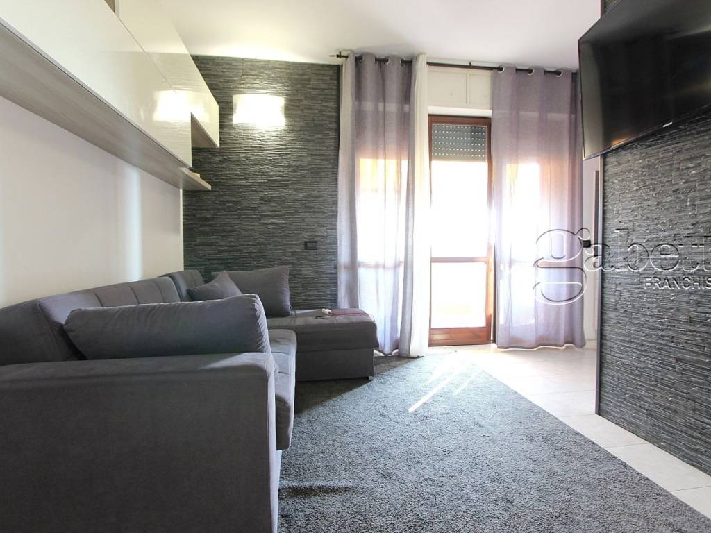 Vendita Appartamento Nerviano. Trilocale in via Primo Maggio. Buono ...