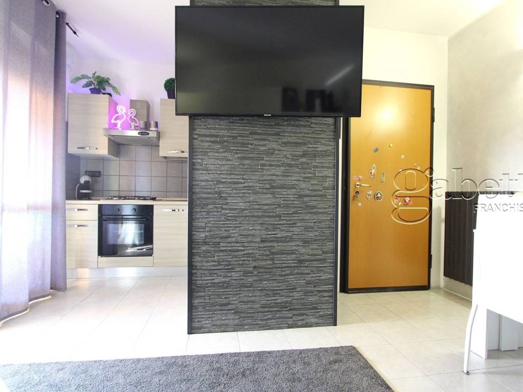 Vendita Appartamento Nerviano. Trilocale in via Primo Maggio. Buono ...