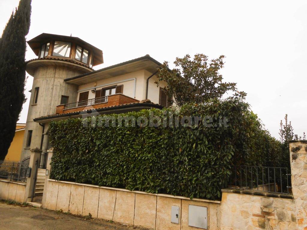 Affitto Villa unifamiliare in via Erminio Cofini 15 Avezzano. Buono ...
