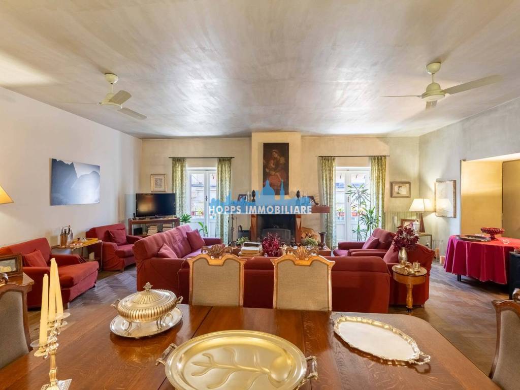 Vendita Appartamento in via Vittorio Emanuele. Palermo. Posto auto, con terrazza, rif. 124904741