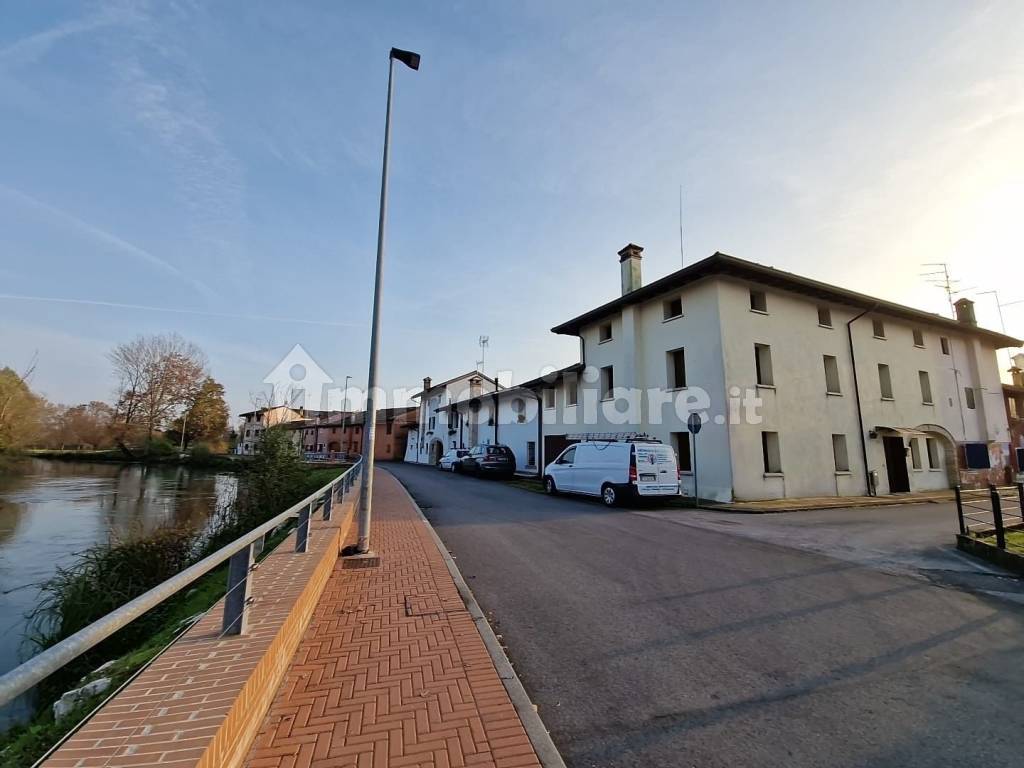 Vendita Villa a schiera in via Fiume Piccolo 39 Fiume Veneto. Buono ...