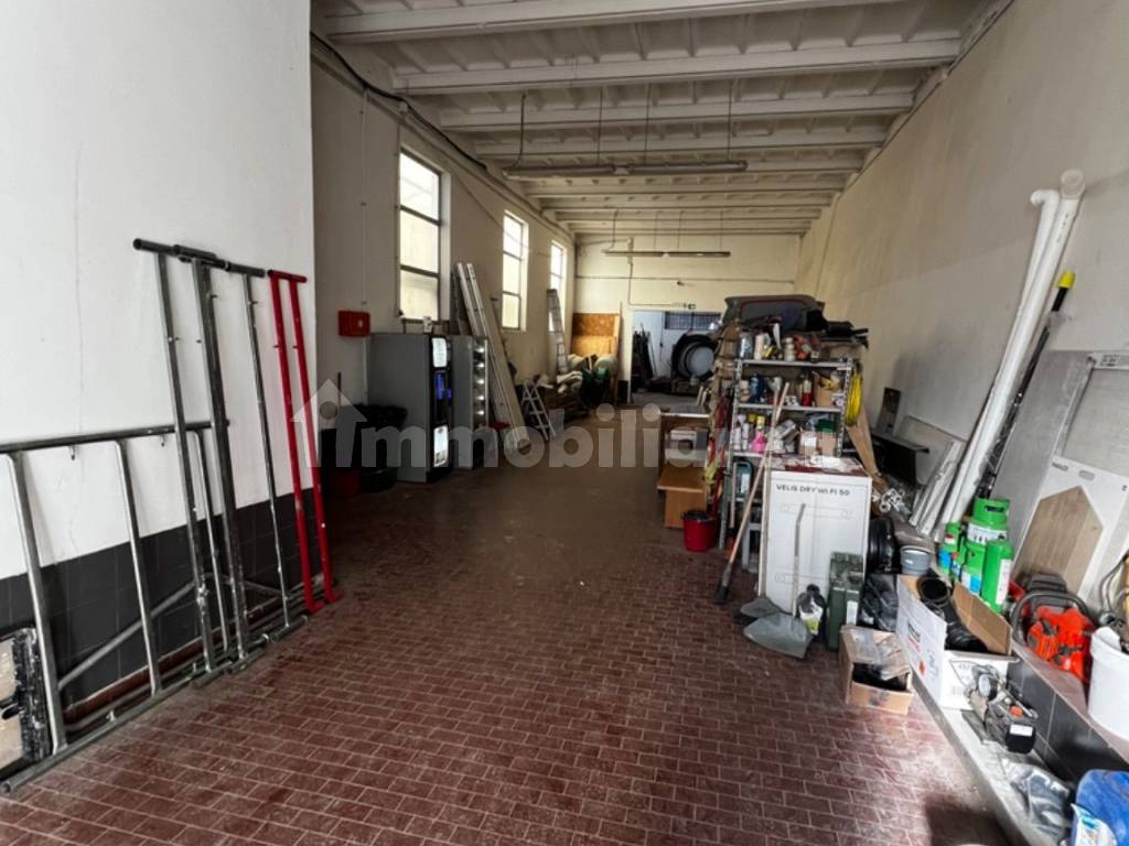 Capannone via Alfonso Valerio 148, Trieste, Rif. 124922259 - Immobiliare.it