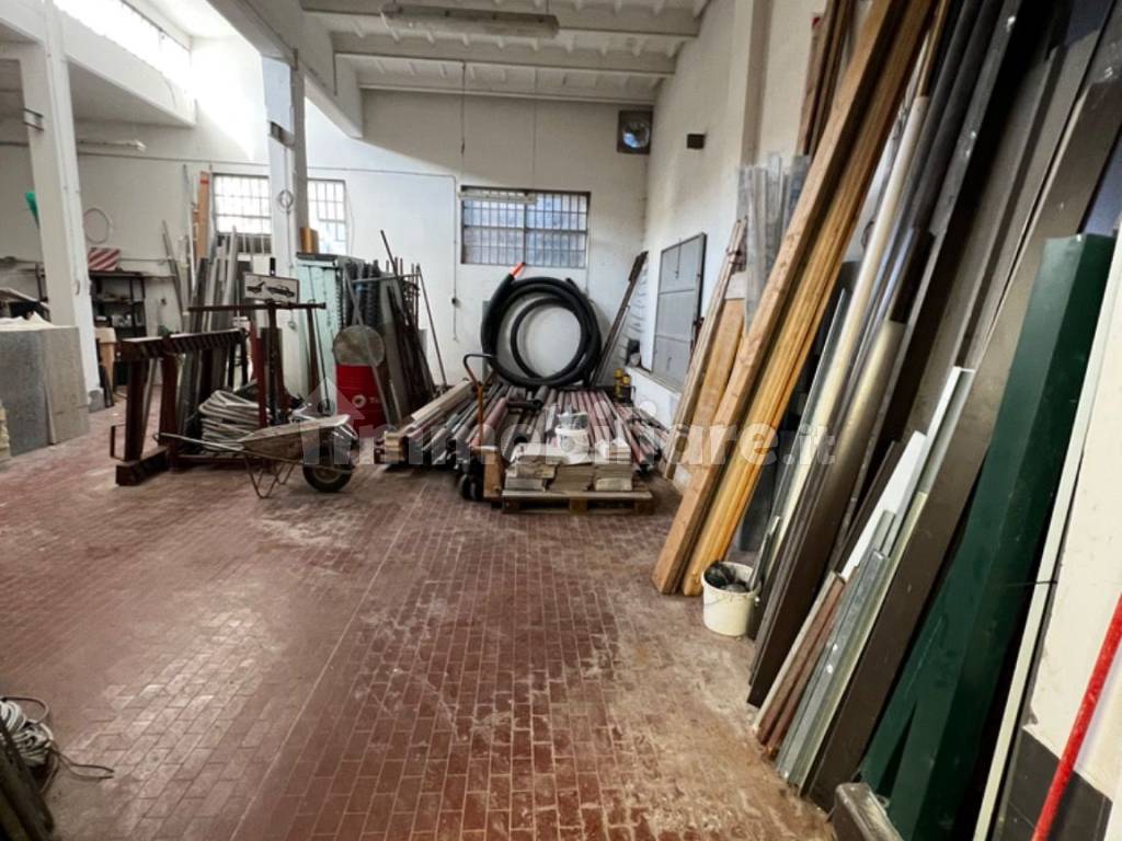 Capannone via Alfonso Valerio 148, Trieste, Rif. 124922259 - Immobiliare.it