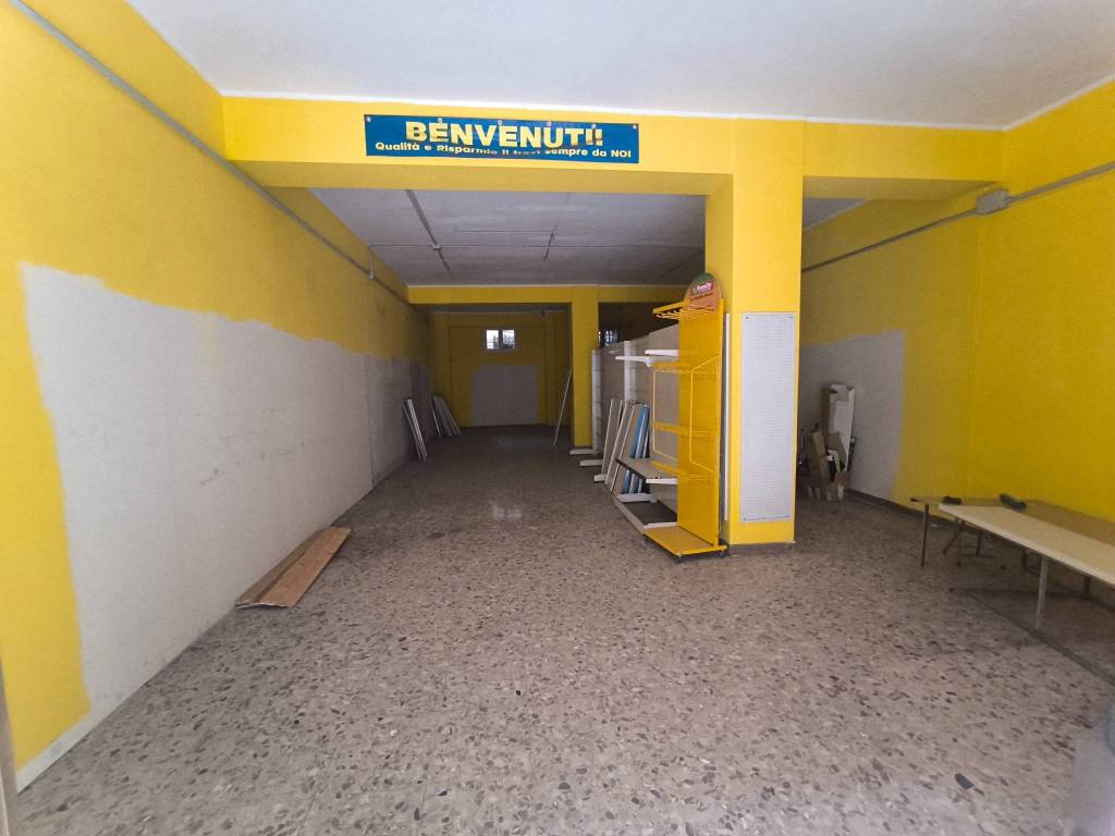 Locale commerciale via Oliveto Scammacca, Catania, Rif. 124931257 ...