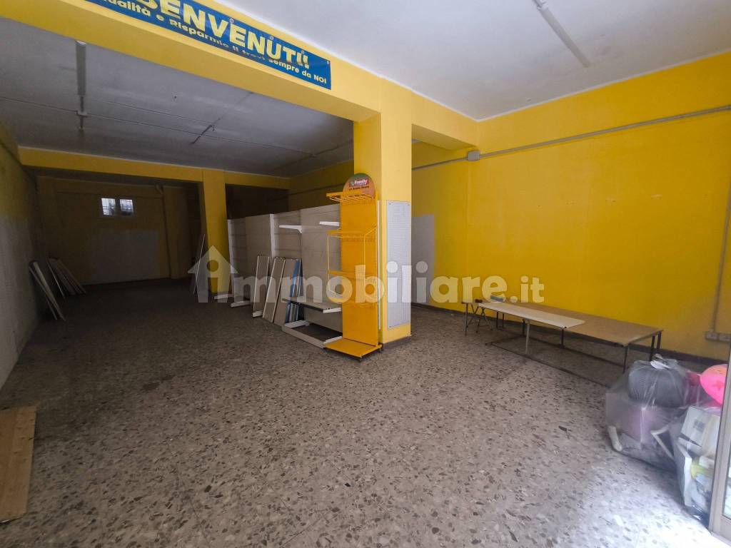 Locale commerciale via Oliveto Scammacca, Catania, Rif. 124931257 ...