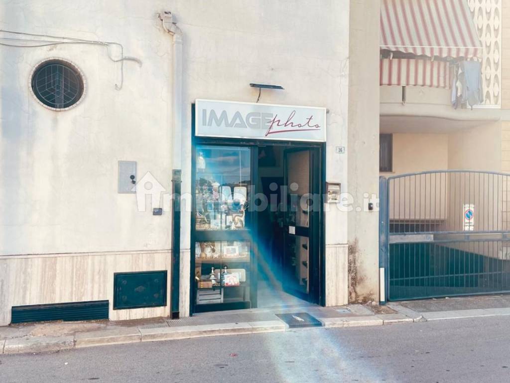 Locale commerciale via Biebesheim am Rhein 40, Palo del Colle, Rif ...