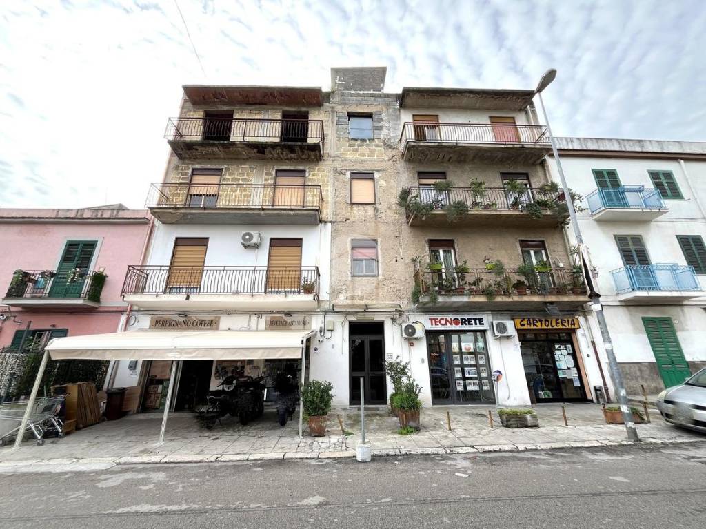 Vendita Appartamento in via Perpignano. Palermo. Da ristrutturare ...