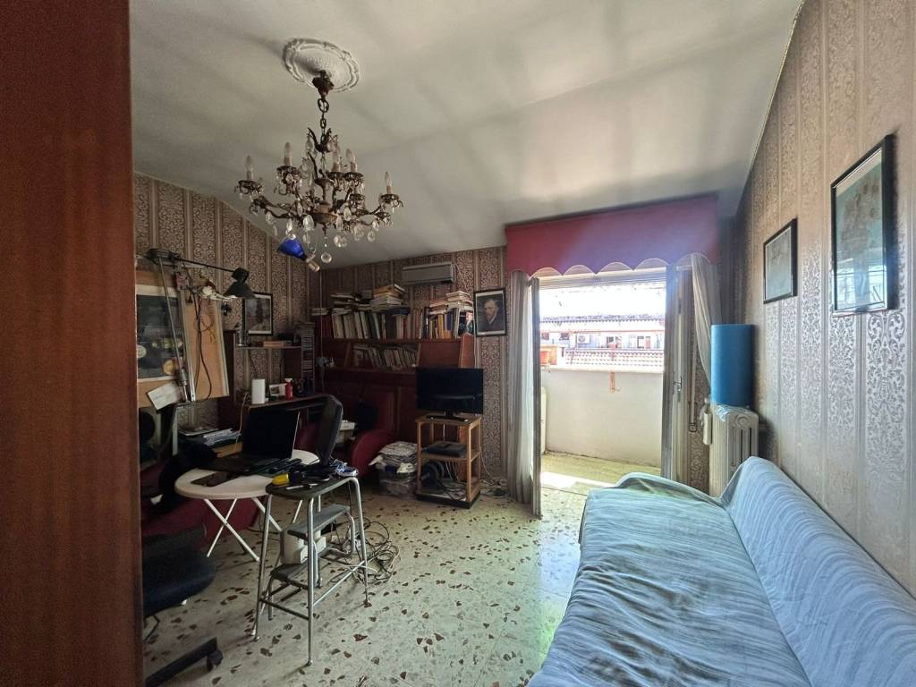 Vendita Appartamento Roma. Trilocale in via Marco Valerio Corvo 155. Da ...