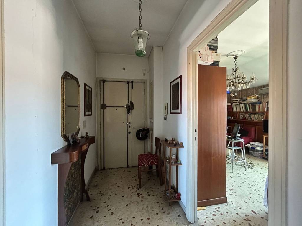 Vendita Appartamento Roma. Trilocale in via Marco Valerio Corvo 155. Da ...
