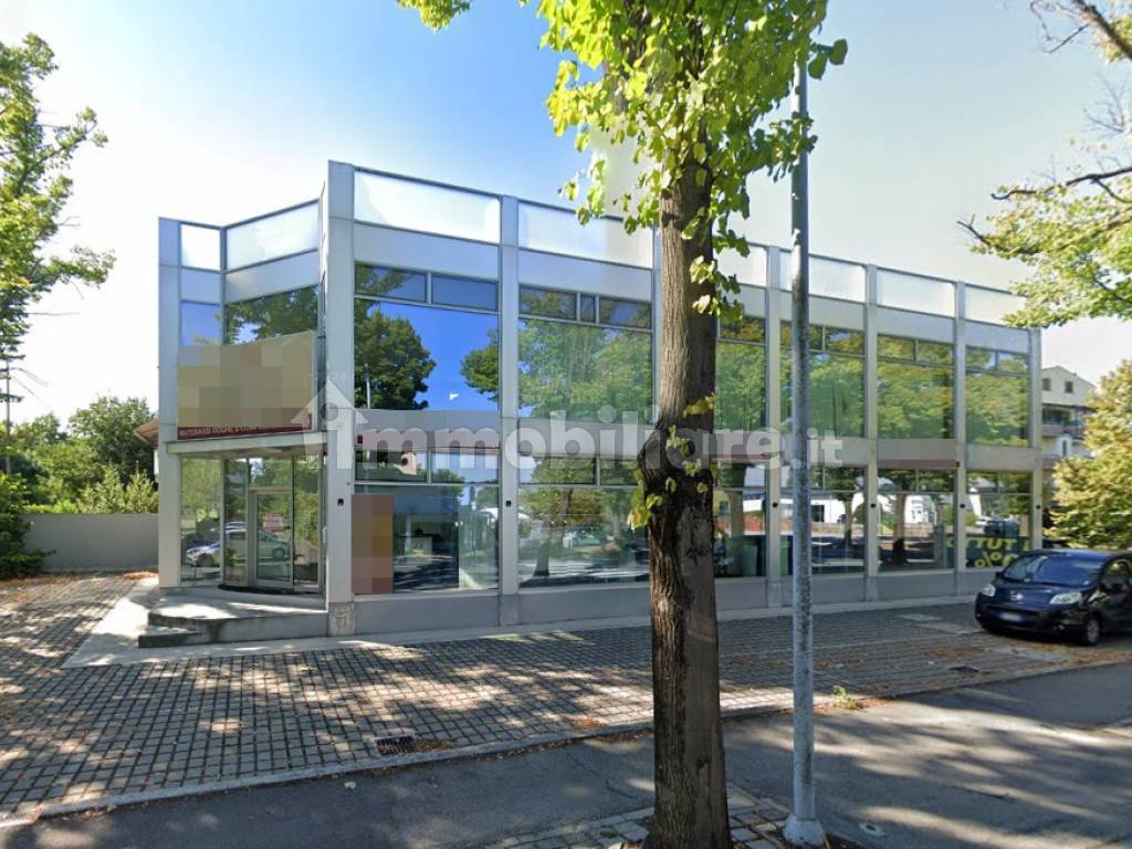 Asta per negozio, via Carlo Armellini 27-29, via Bertini 207-209 ...
