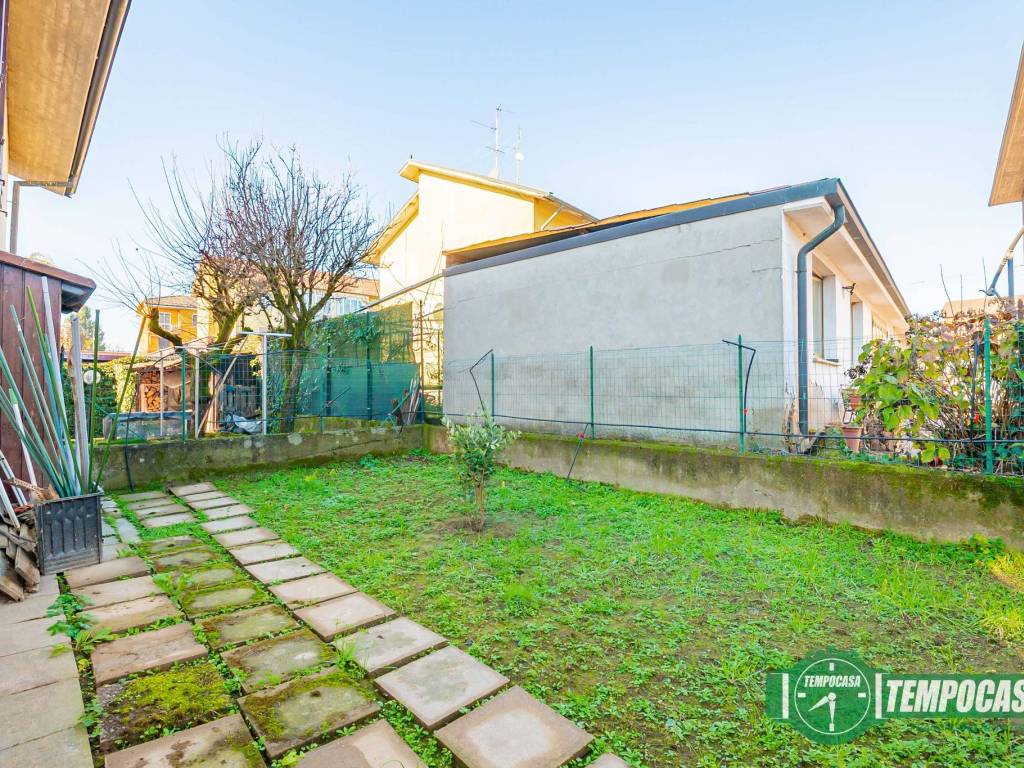 Vendita Villa bifamiliare in via Alessandro Manzoni 13 San Zenone al ...