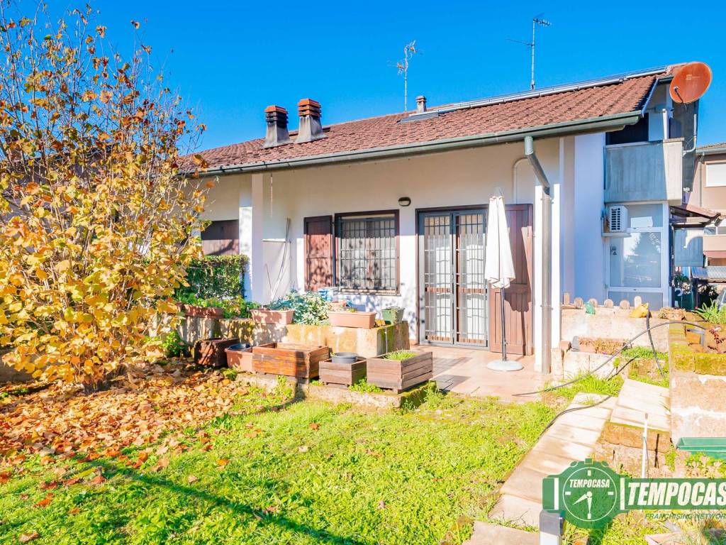 Vendita Villa bifamiliare in via Alessandro Manzoni 13 San Zenone al ...