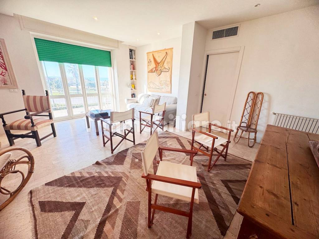 Vendita Appartamento in viale Alfredo Belluomini. Viareggio. Buono ...