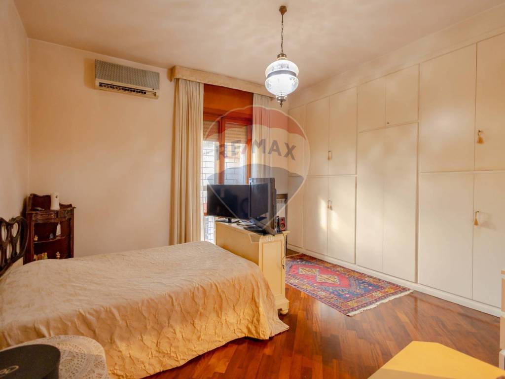Vendita Appartamento in via Filippo Turati 5. Bari. Da ristrutturare ...