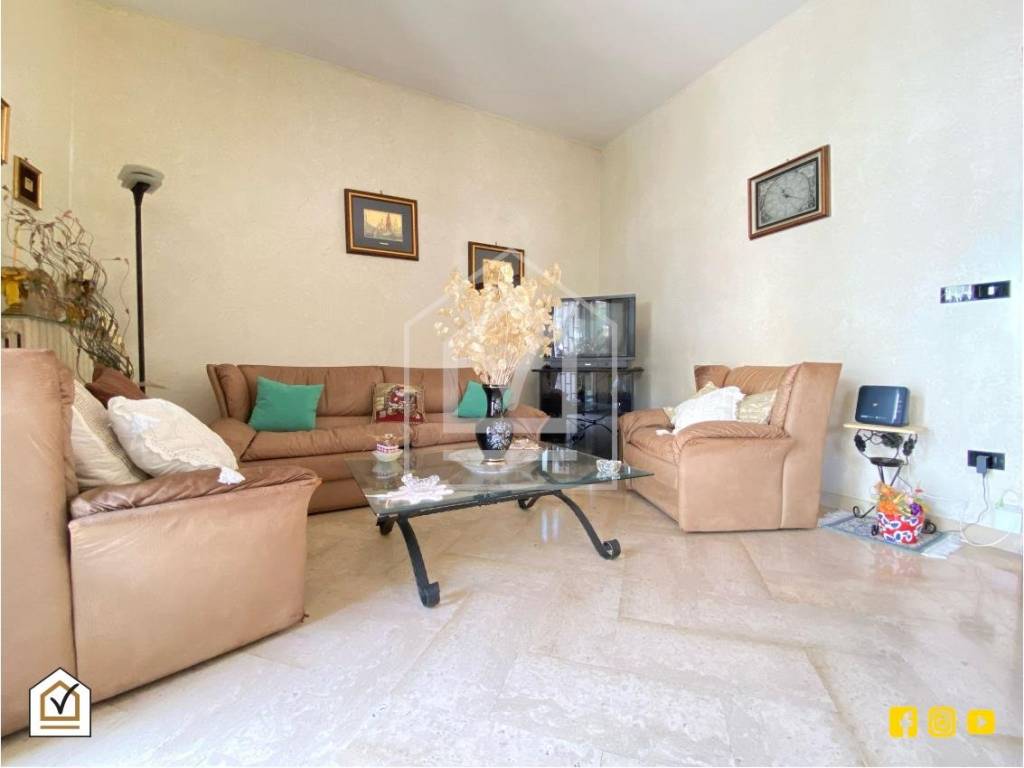 Vendita Appartamento Bari. Quadrilocale in via Giulio Petroni. Buono ...
