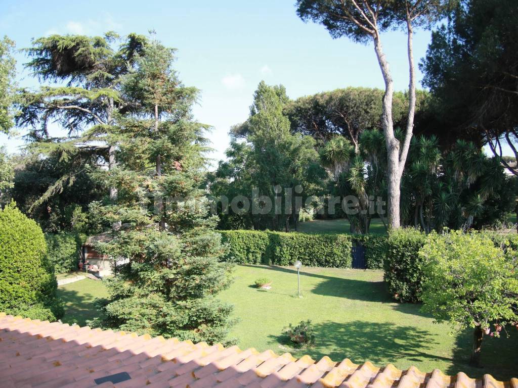 Vendita Villa bifamiliare in via Pitocrito 19 Roma. Da ristrutturare ...