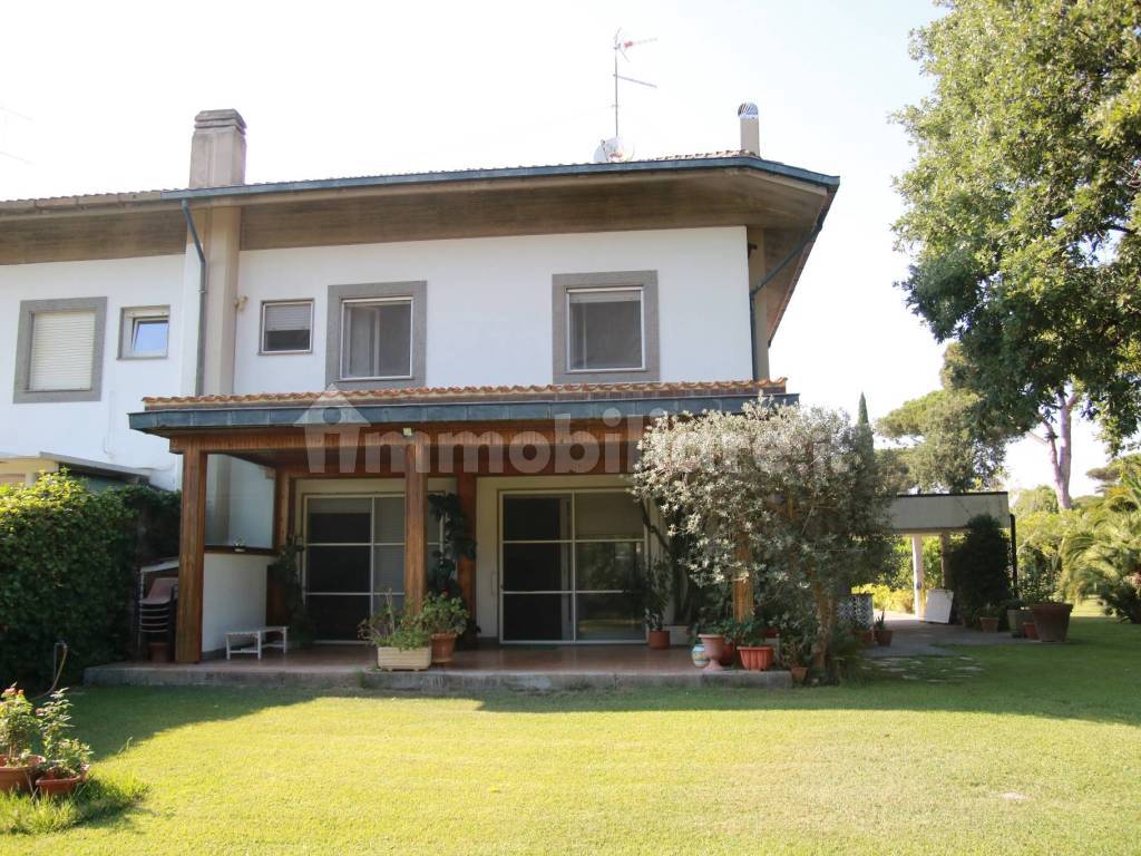 Vendita Villa bifamiliare in via Pitocrito 19 Roma. Da ristrutturare ...