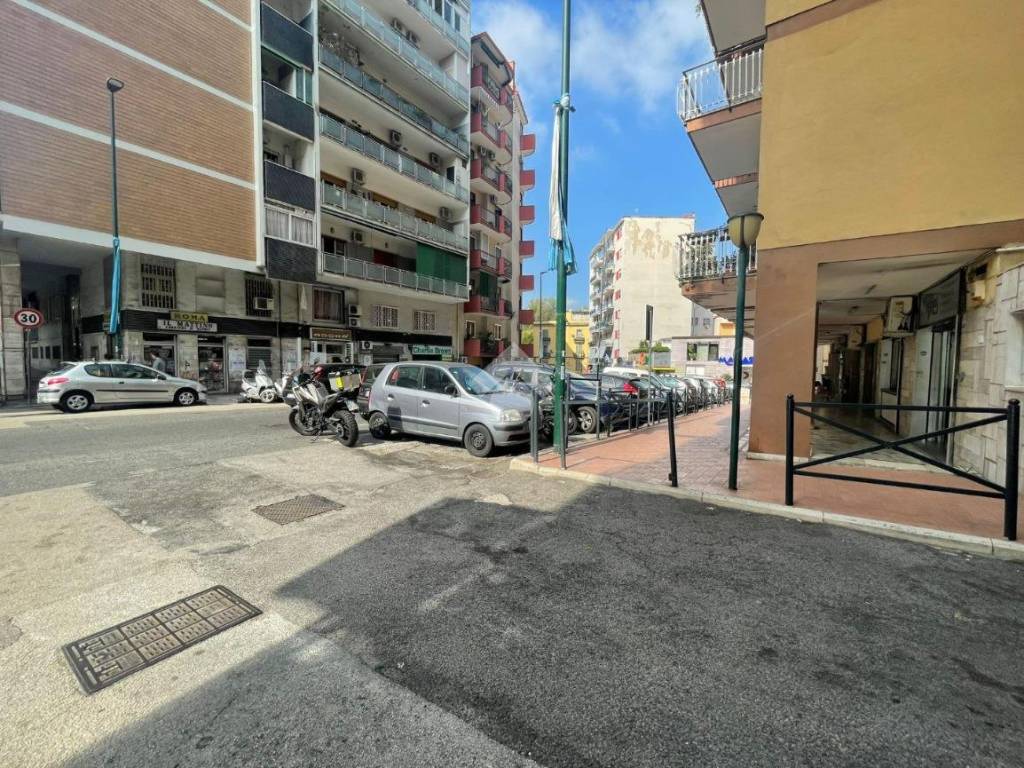 Locale commerciale via Adolfo Omodeo 37, Napoli, Rif. 125076781 ...