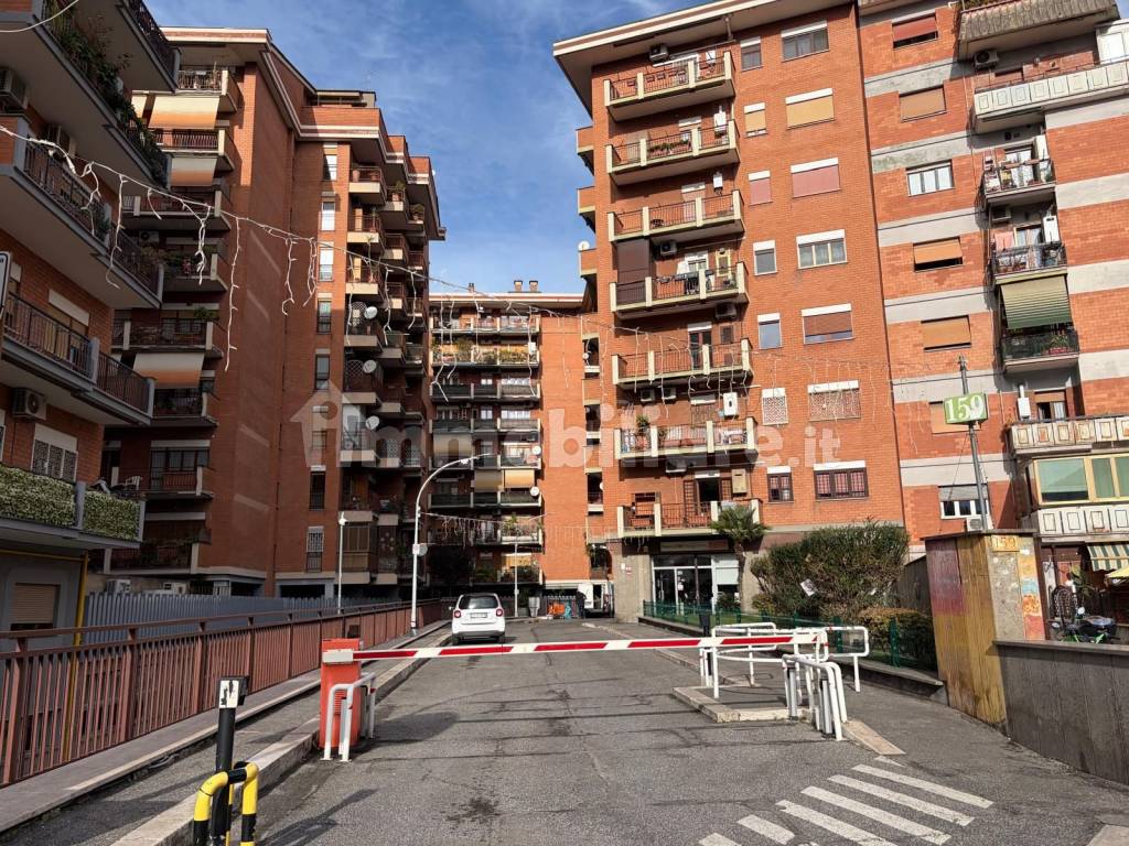 Vendita Appartamento Roma. Quadrilocale in via Pisino 159. Ottimo stato ...
