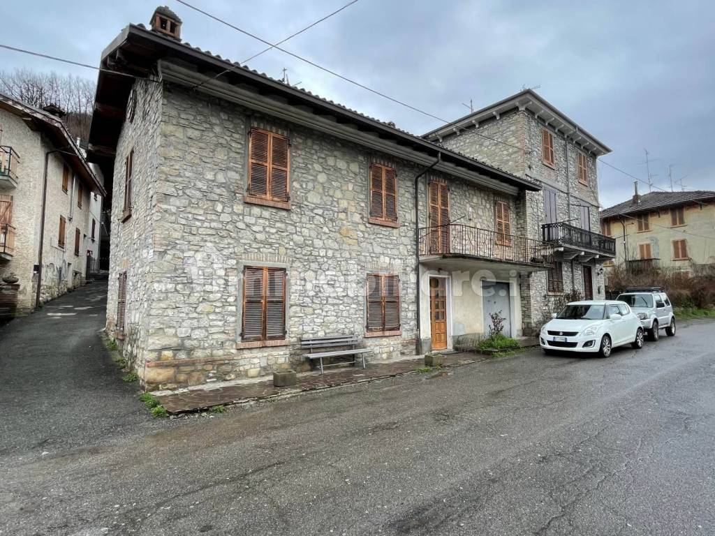 Vendita Rustico in via Roma Fabbrica Curone. Da ristrutturare, 120 m² ...