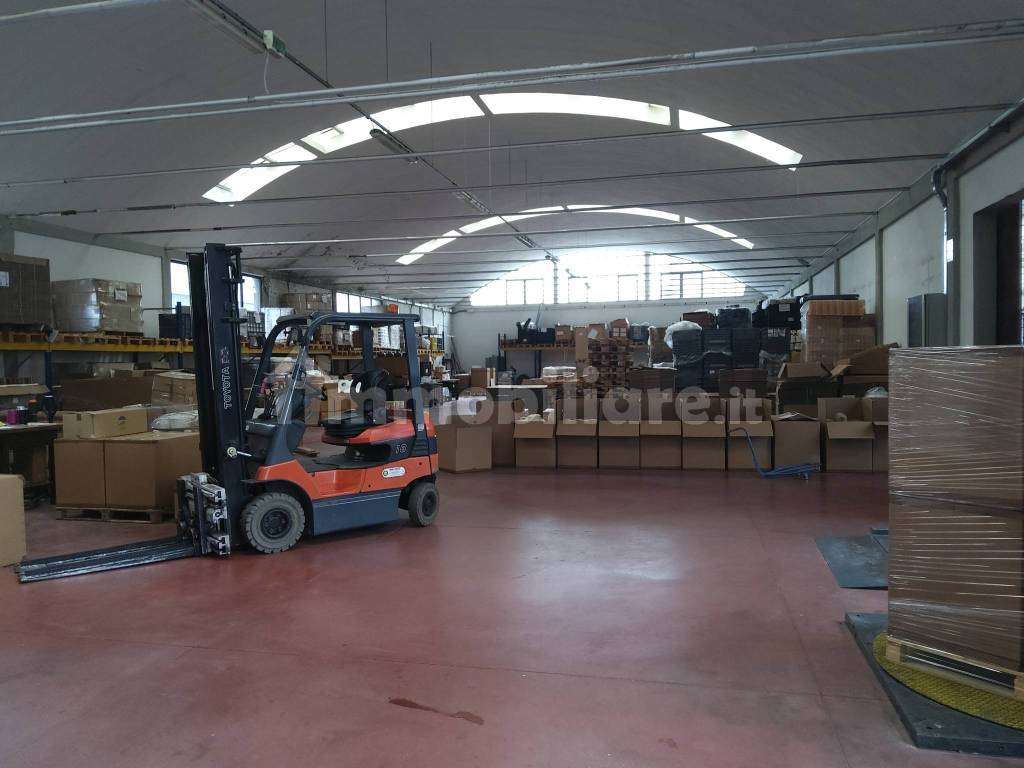 Warehouse via Filippo Strozzi 43, Montemurlo, Ref. 125107233 ...