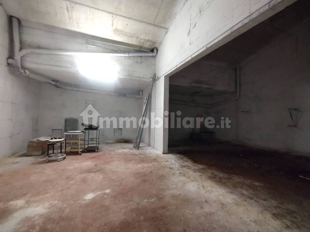Magazzino - Deposito degli Iris 15, Genova, Rif. 125123741 - Immobiliare.it