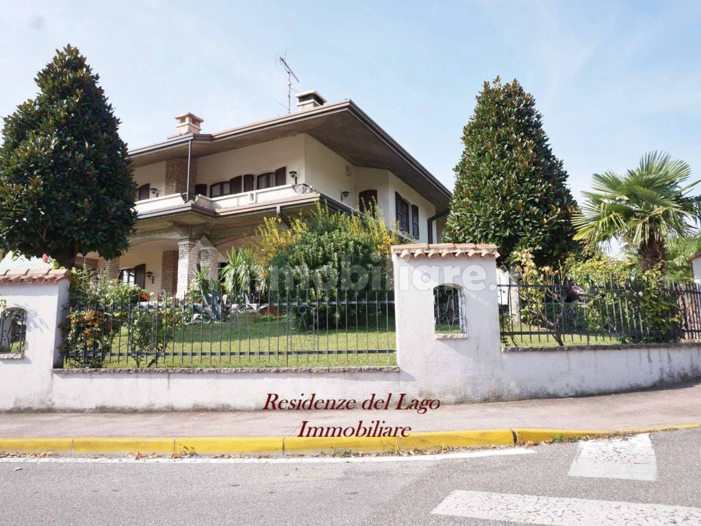 Vendita Villa unifamiliare in via Todeschino 1 Sirmione. Buono stato ...