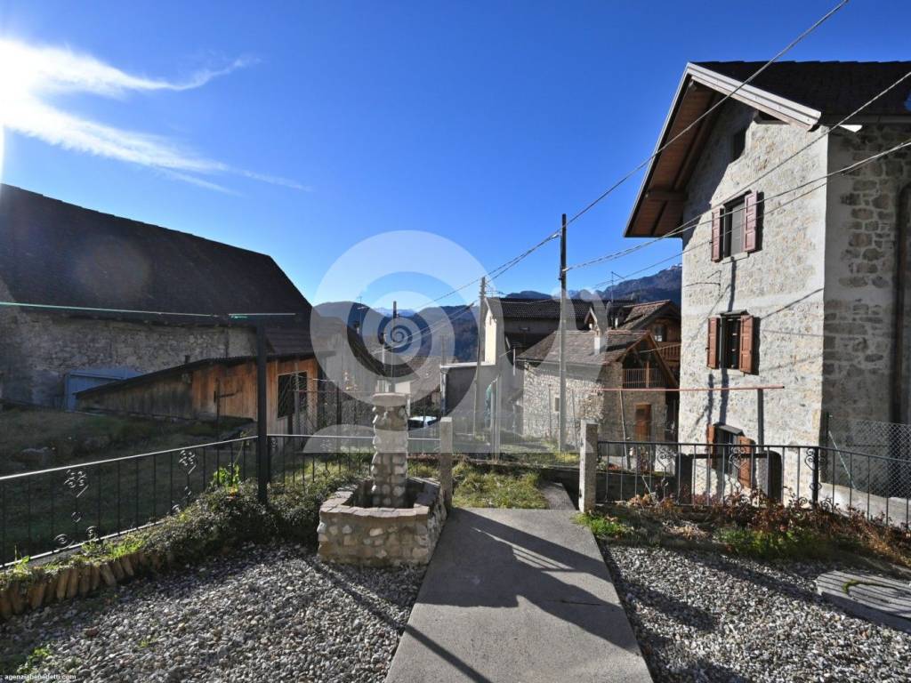 Vendita Villa unifamiliare Ovaro. Buono stato, con terrazza ...