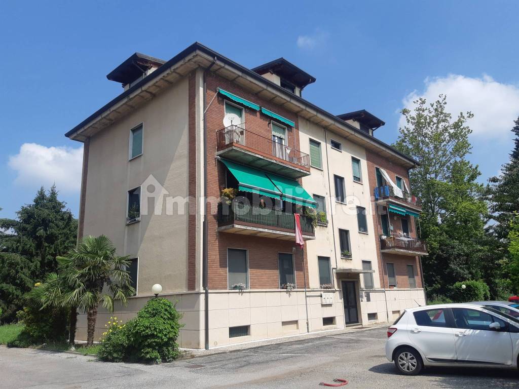 Affitto Appartamento Arcore. Trilocale in via Francesco Baracca 15 ...