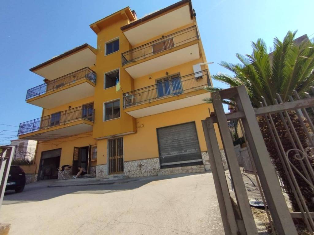 Vendita Appartamento Castel Morrone. Quadrilocale in via Alberto ...