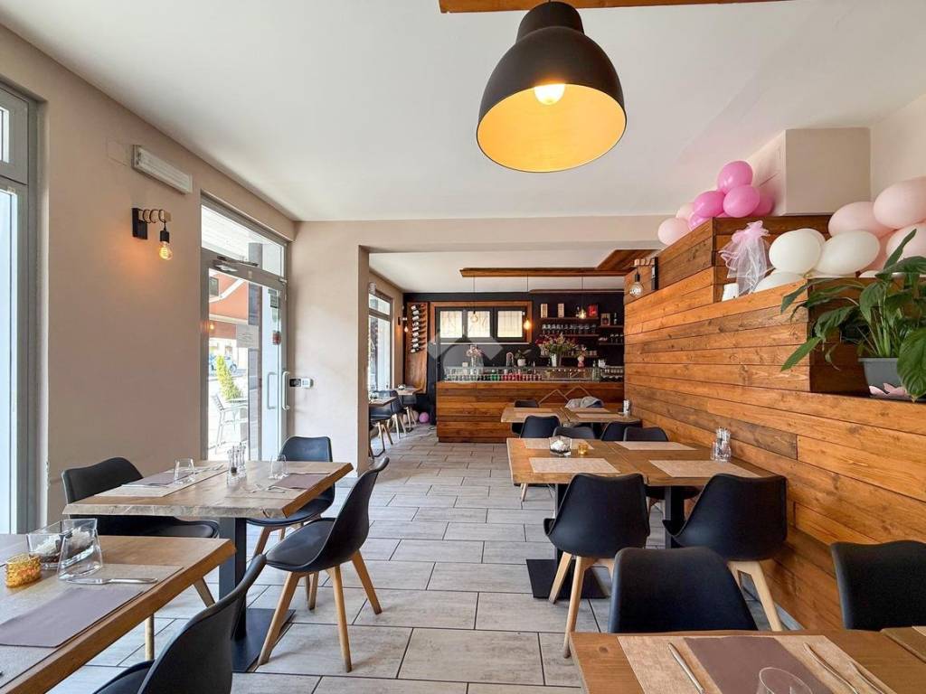 Ristorante via Todeschino 11, Sirmione, Rif. 125229859 - Immobiliare.it