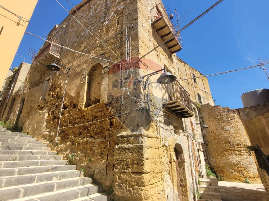 Sale Apartment Agrigento. 3-room flat in via Raccomandata 35. Ground ...