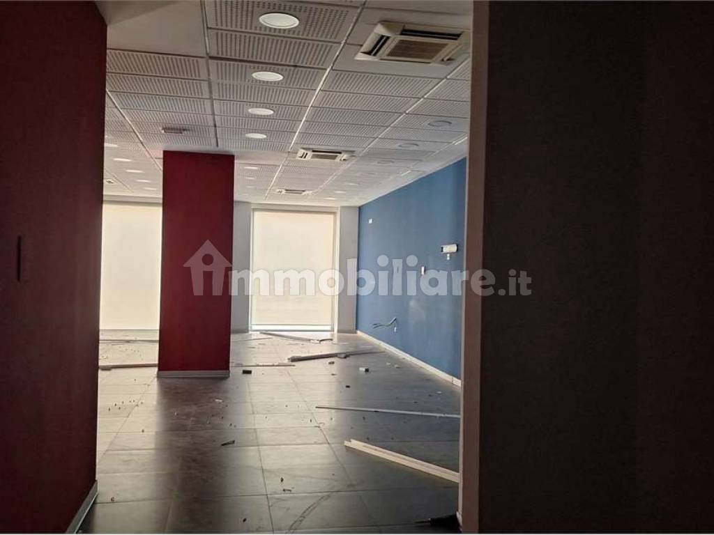 Locale commerciale viale A. Moro ang. via Fr.lli Cervi, Brindisi, Rif ...