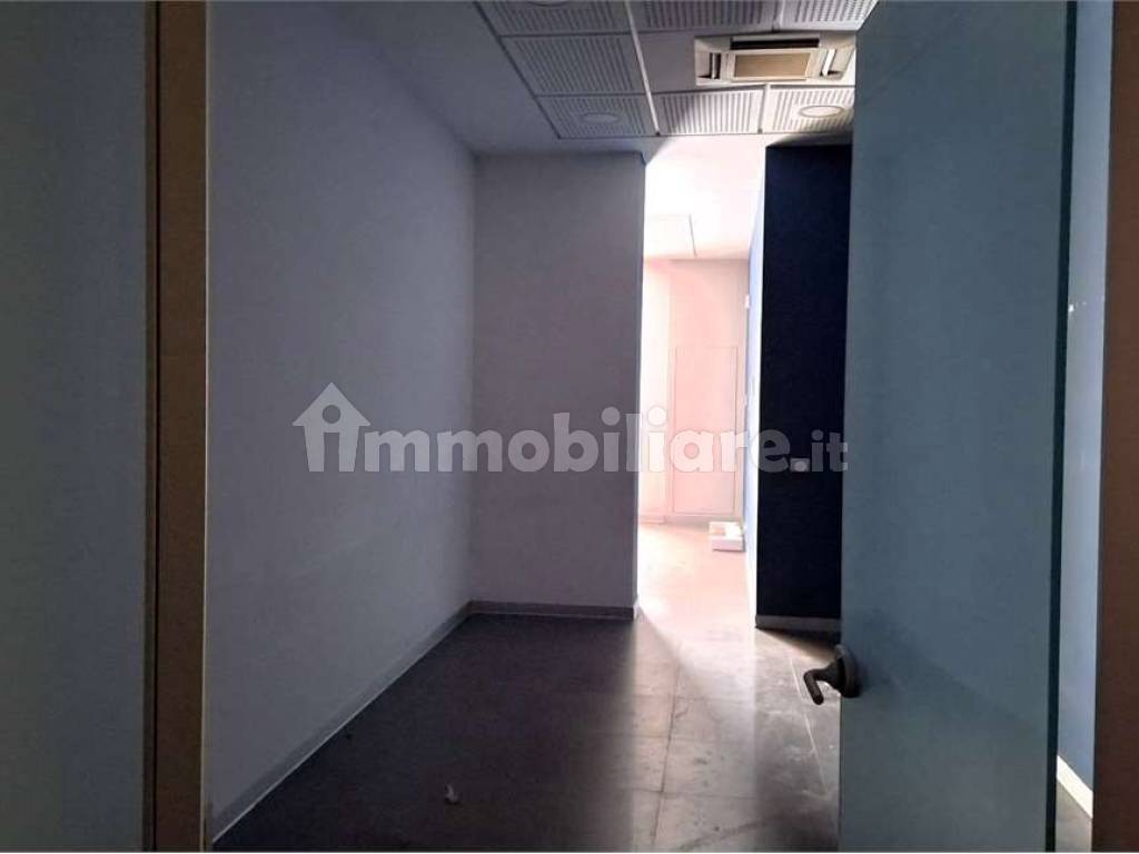 Locale commerciale viale A. Moro ang. via Fr.lli Cervi, Brindisi, Rif ...