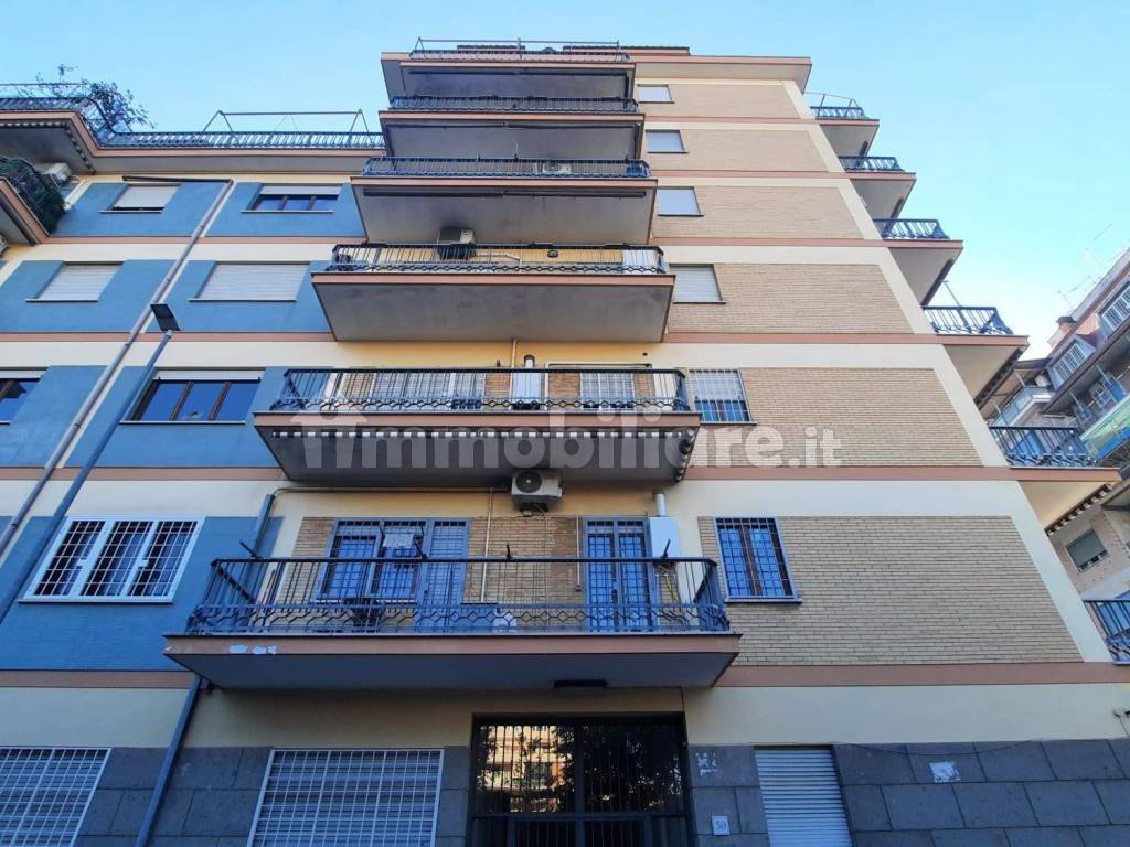 Vendita Appartamento Roma. Bilocale in via Luigi Lodi. Buono stato ...