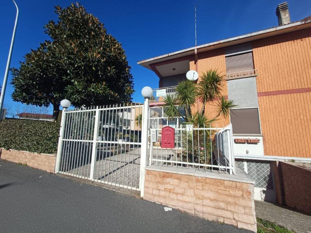 Vendita Villa a schiera in via giulio volpi 7 Nepi. Buono stato, posto ...