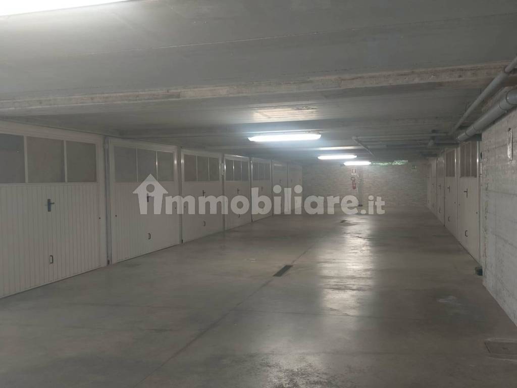 Garage - Box via Val Maggia 10, Milano, Rif. 125294551 - Immobiliare.it
