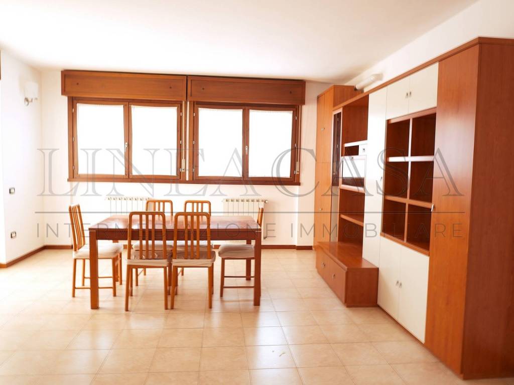 Rent Apartment Azzano San Paolo. 3-room flat in via della Pace. Good ...