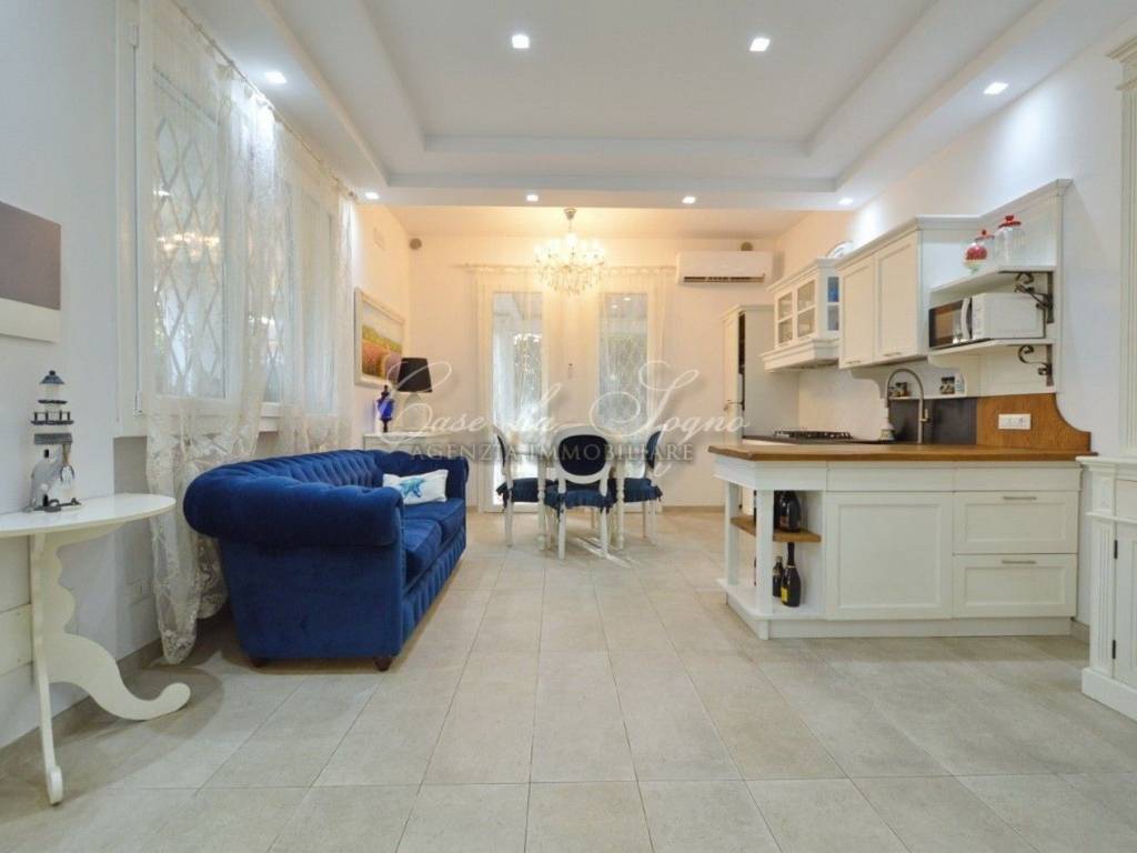 Vendita Villa bifamiliare in via Amilcare Ponchielli 17B Forte dei ...