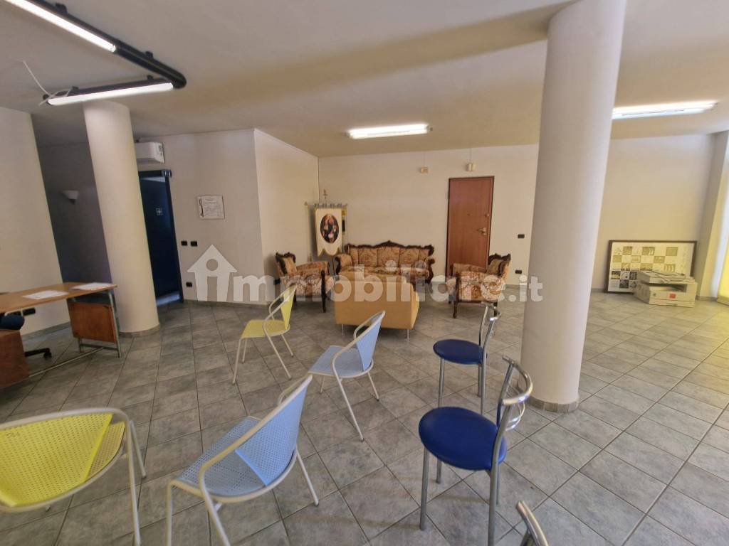 Locale commerciale piazza della Chiesa 7, Grinzane Cavour, Rif ...