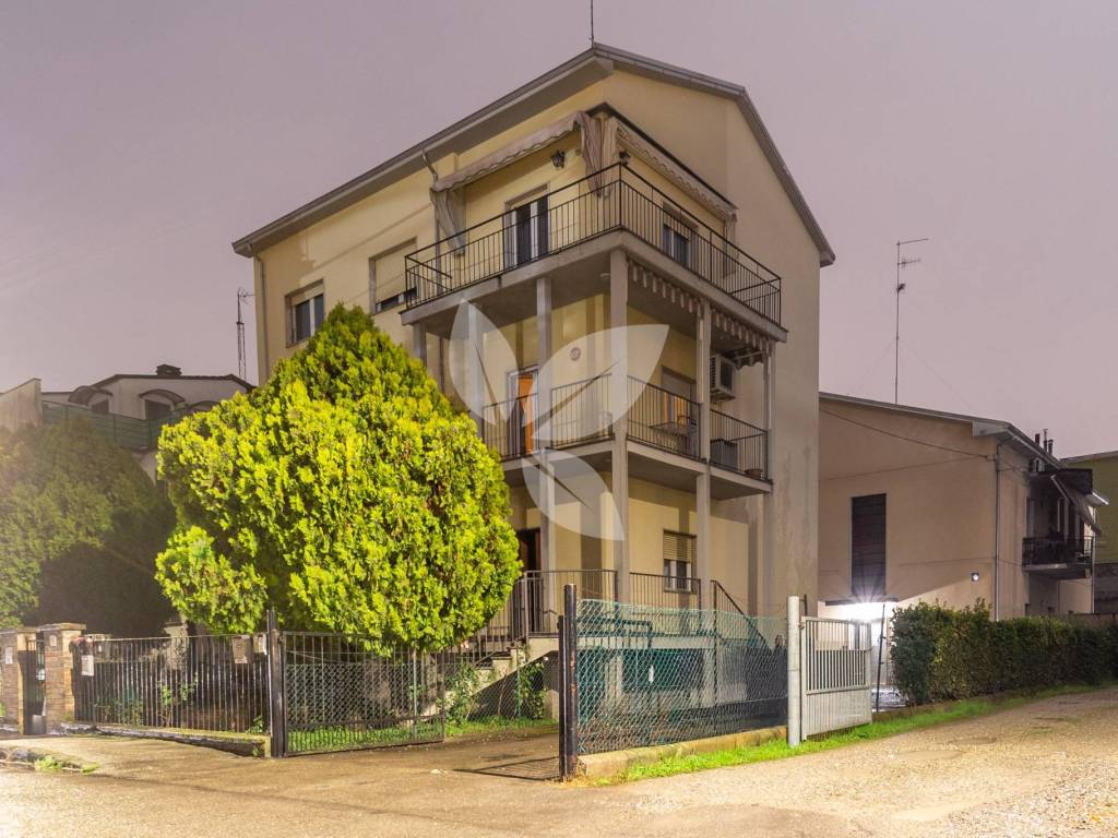 Vendita Appartamento Parma. Trilocale in via Alceste De Ambris. Buono ...
