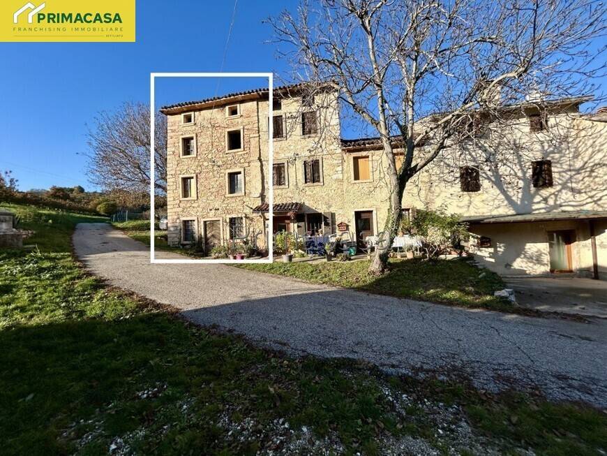 Vendita Rustico Roverè Veronese. Da ristrutturare, posto auto, 116 m² ...