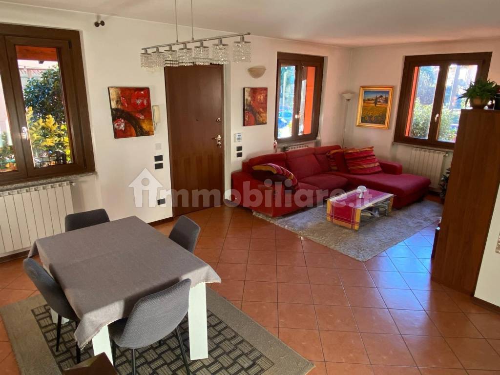 Vendita Villa bifamiliare in via Don Alberto Binda 5A Monvalle. Ottimo ...